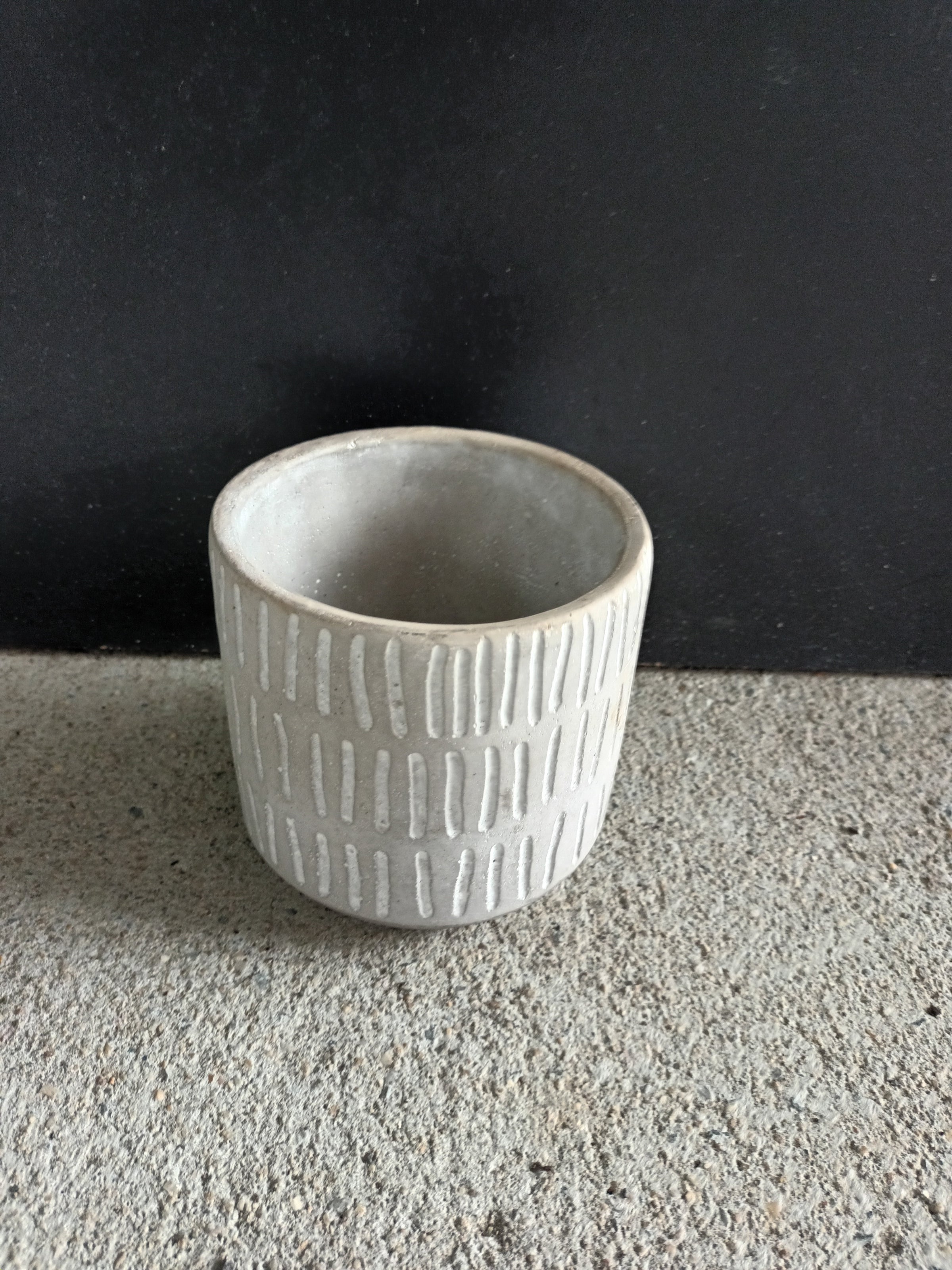 Dart Dash Cement Planter | Canberra Nursery & Garden Centre